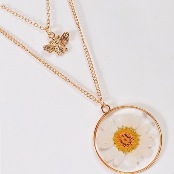 Skymallboutique | Jewelry | New Real Daisy Flower Gold Tone Bumble Bee ...